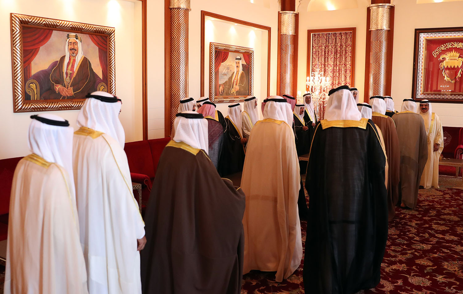 HM King receives members of Al-Naim tribe. | Bahrain News Agency