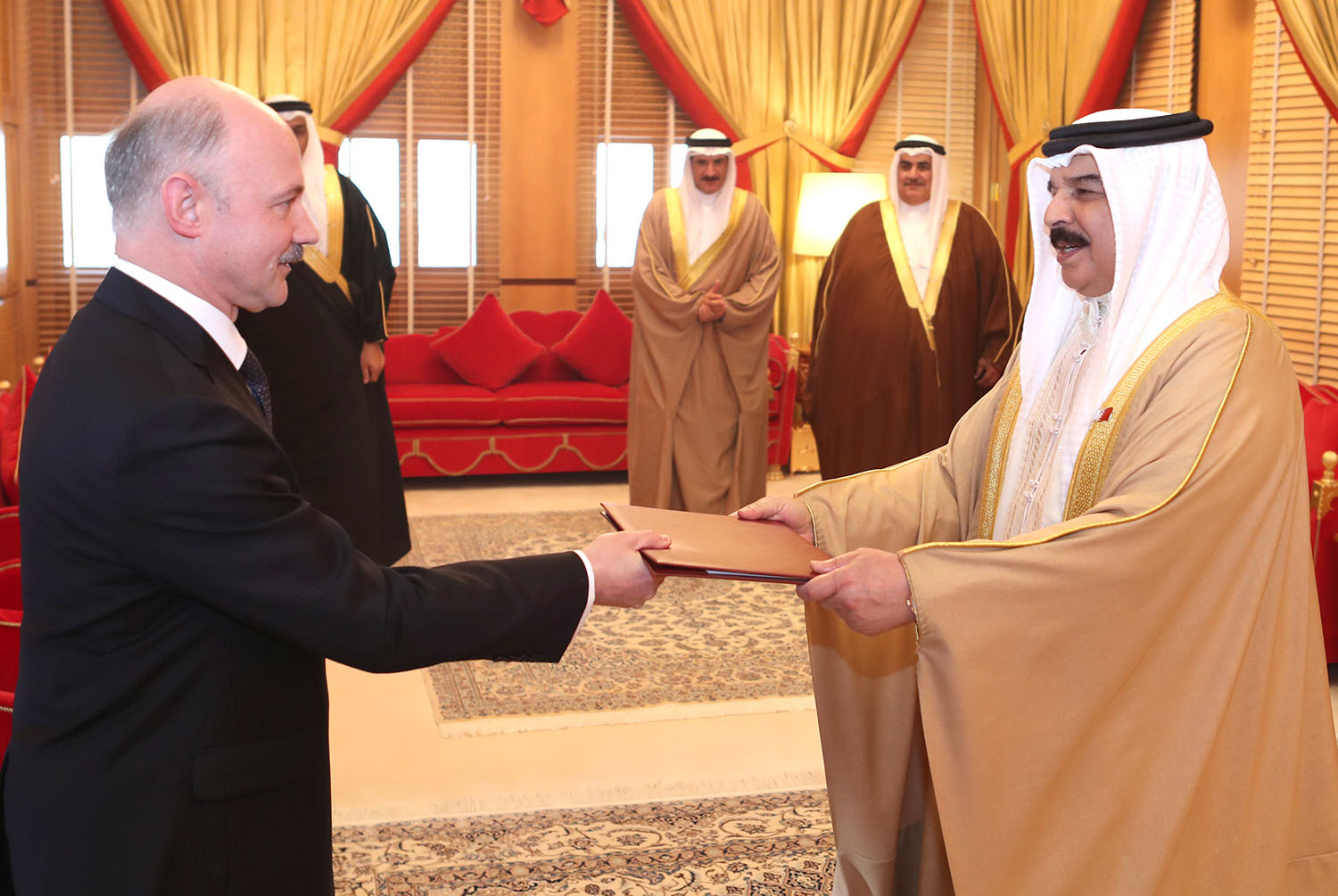 HM King receives Russian Federation’s ambassador | Bahrain News Agency