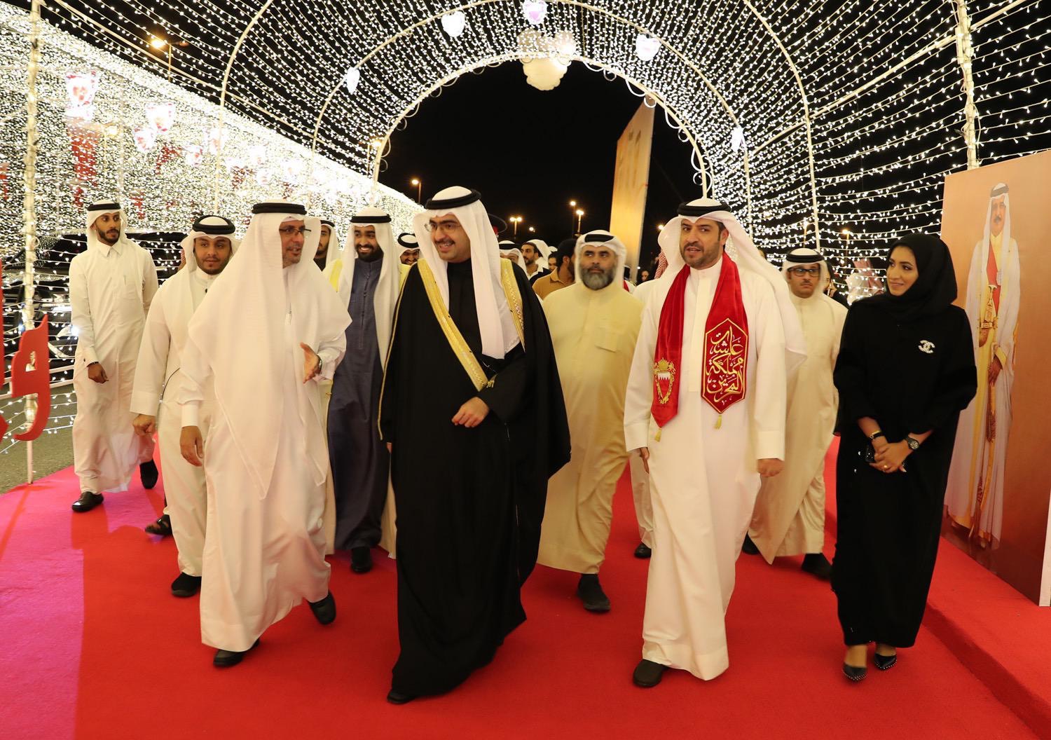 Governor launches 16th December Avenue decorative streetlights to ...