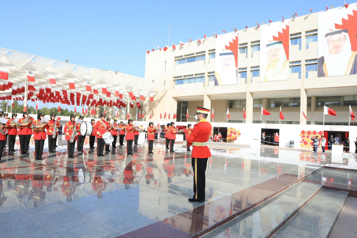 University of Bahrain hosts 13th national polling centre and holds ...