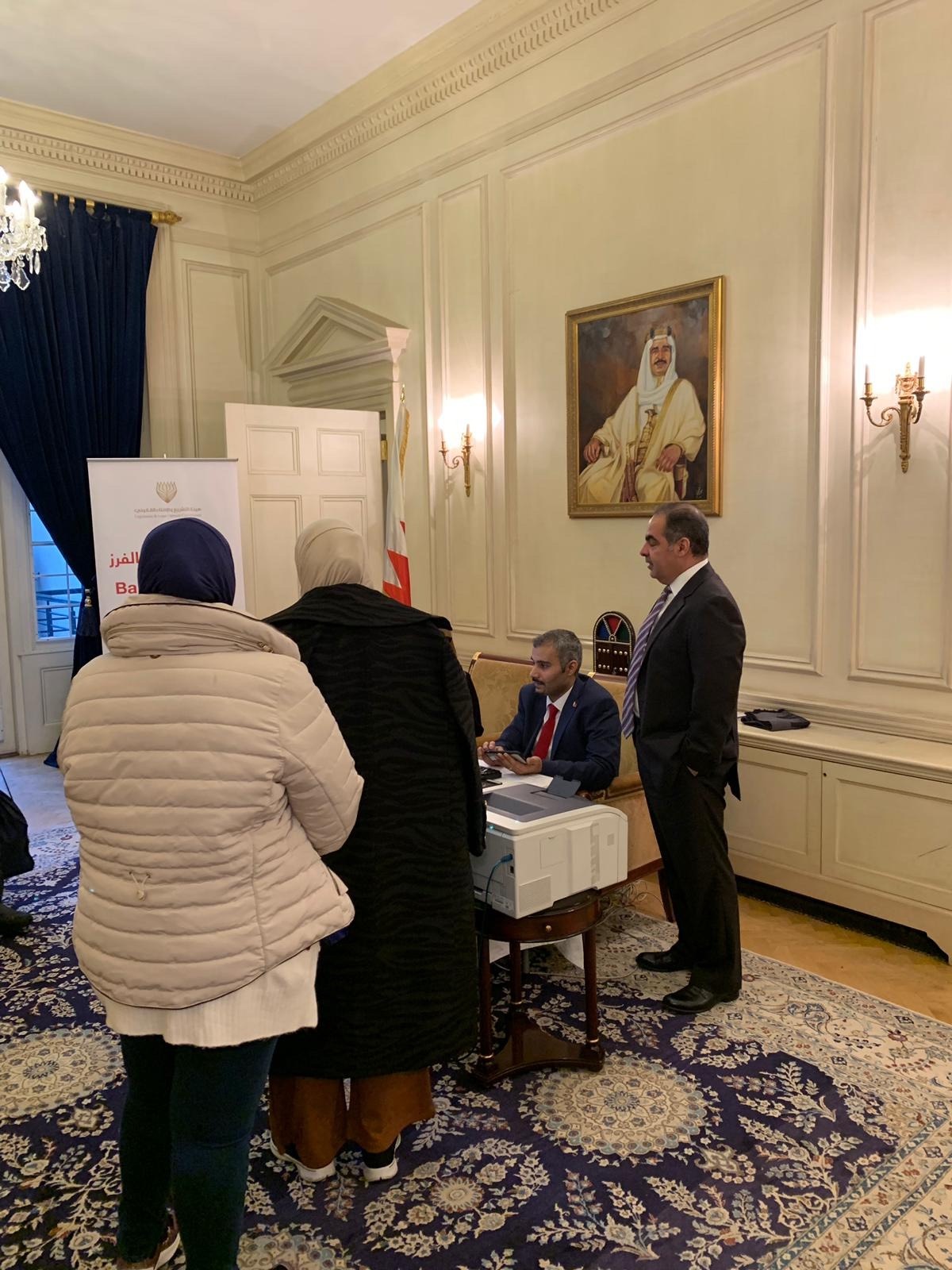 Bahrain Ambassador to the UK follows up elections at the Embassy ...