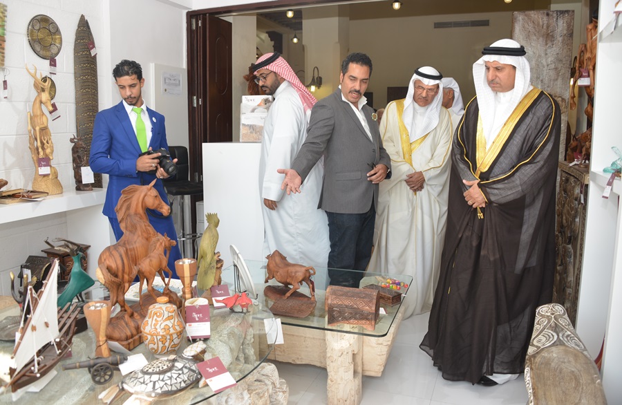 Domestic Trade assistant undersecretary opens Delmon Gate shopping mall ...