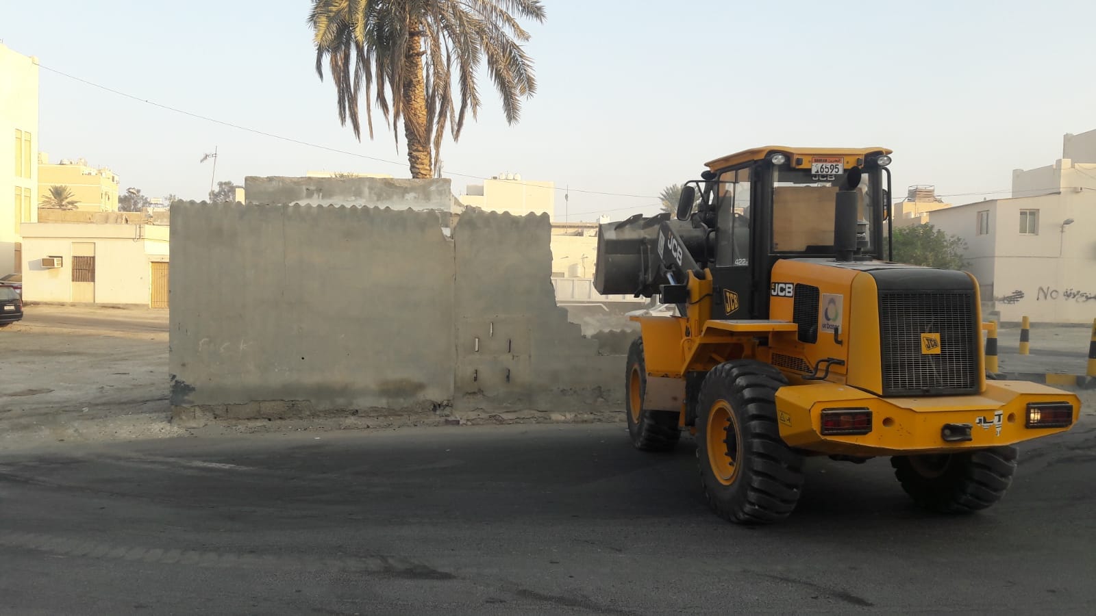 Southern Municipality dismantles dilapidated homes | Bahrain News Agency