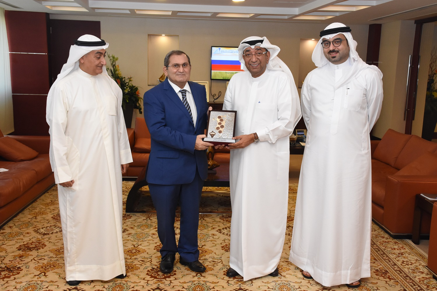 BCCI chairman receives outgoing Russian ambassador | Bahrain News Agency