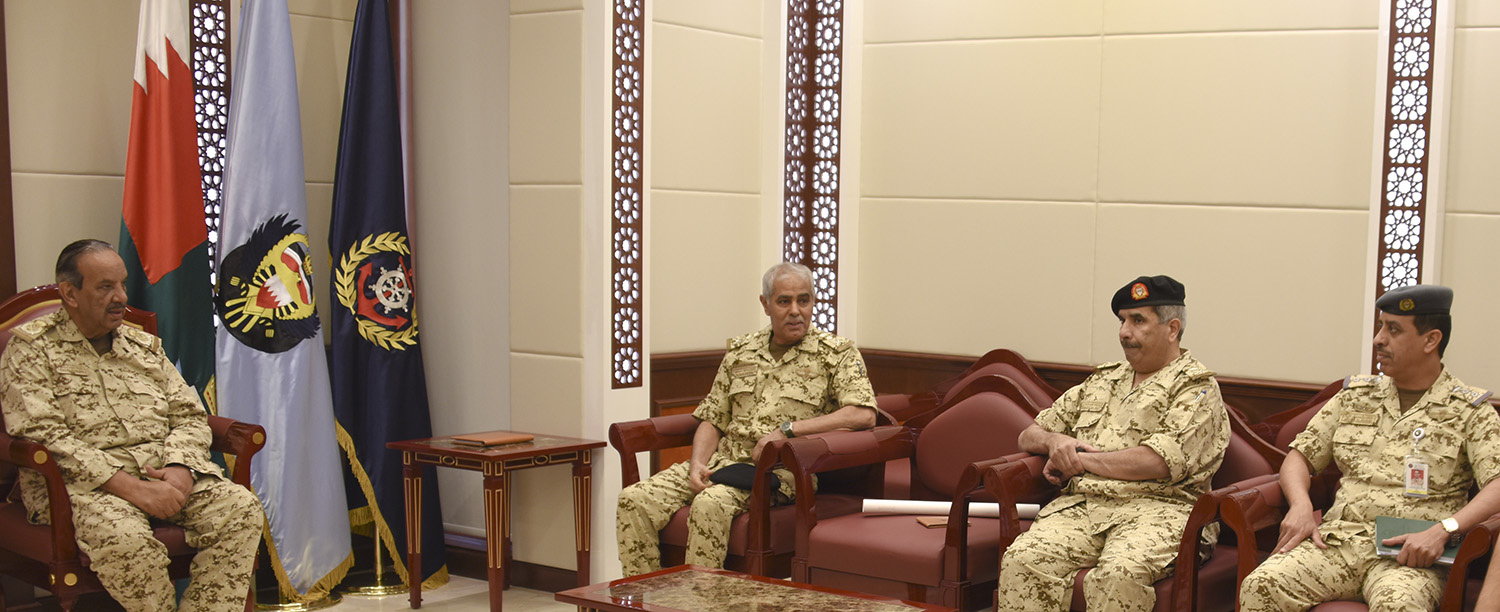 Commander-in-Chief receives senior BDF officers | Bahrain News Agency