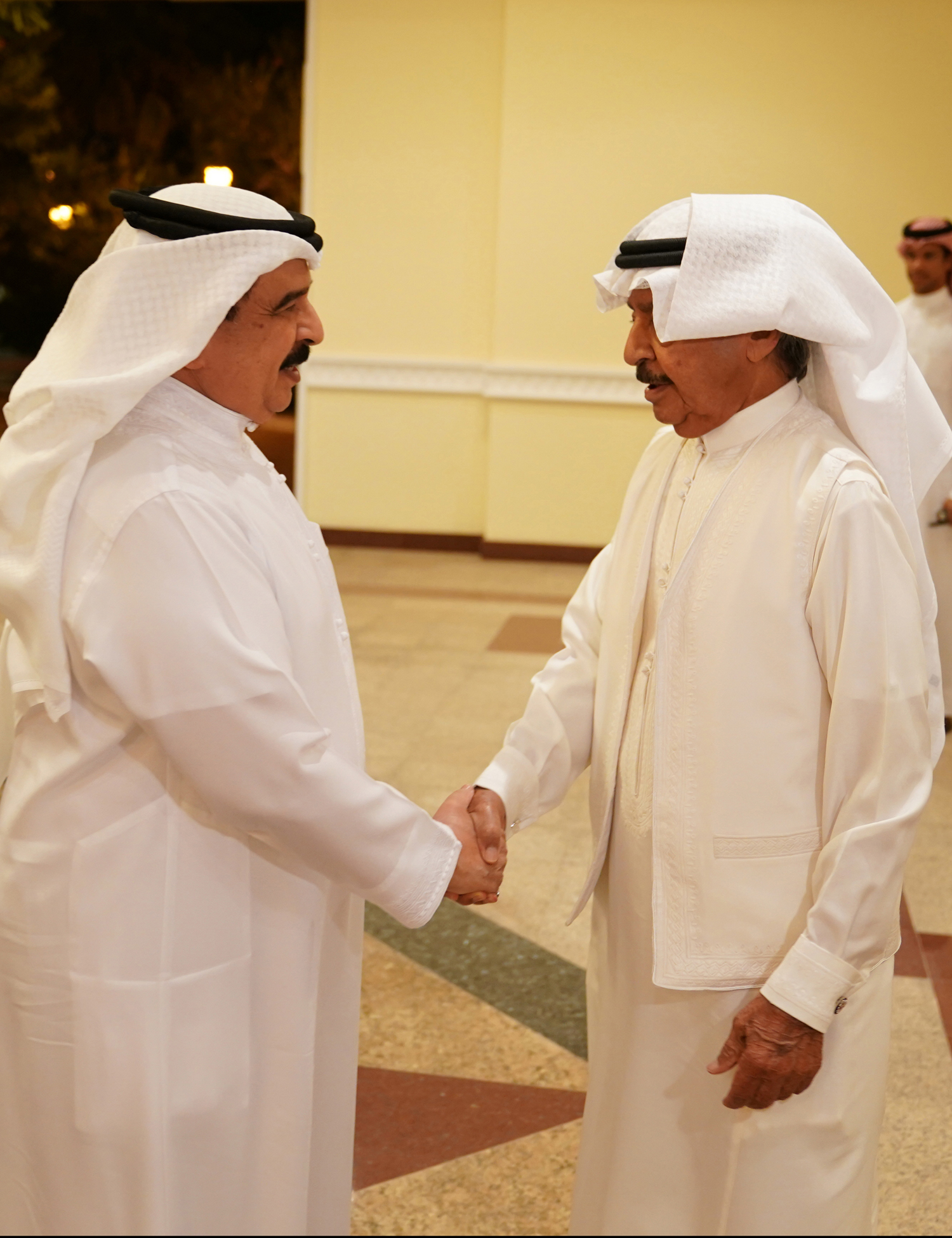 HM King Hamad visits HRH the Premier | Bahrain News Agency