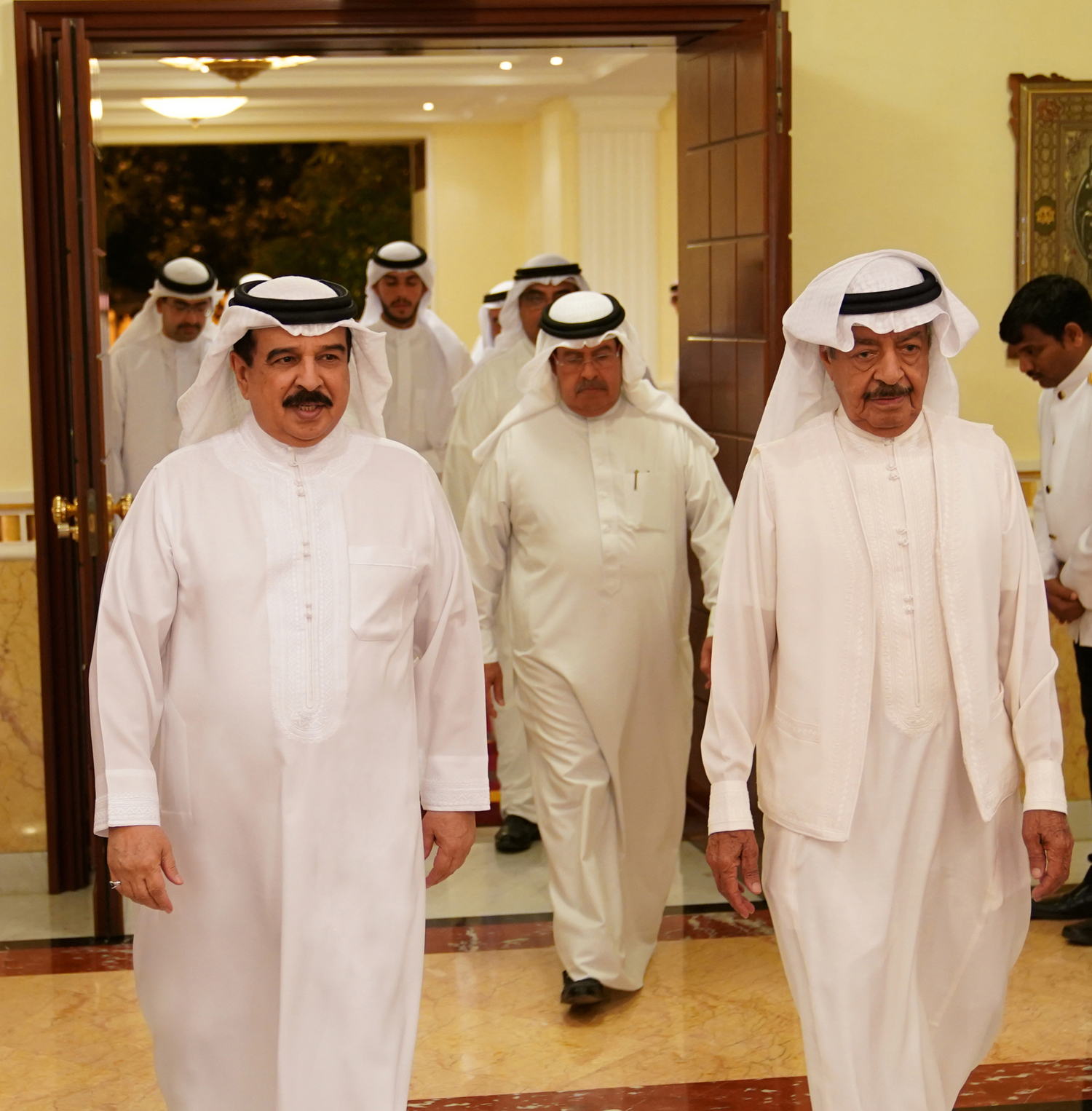HM King Hamad visits HRH the Premier | Bahrain News Agency