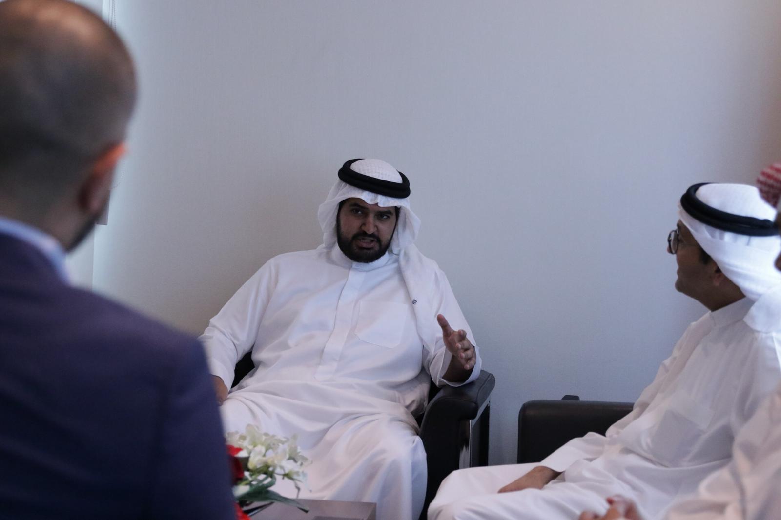 HH Shaikh Isa bin Ali receives Zain Bahrain CEO Mohammed Zainalabedin ...