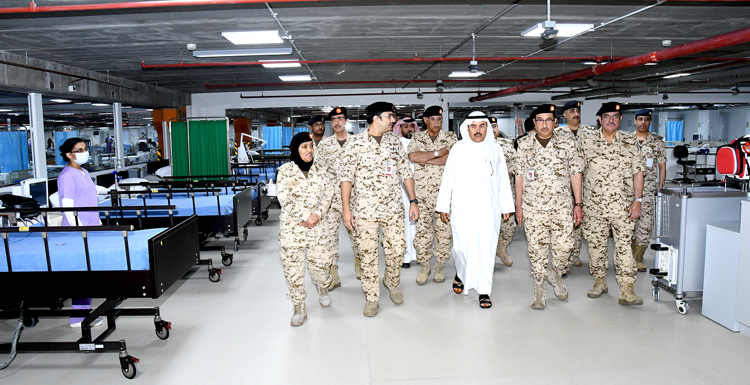 Defence Minister inspects field Intensive Care Unit at the Military ...