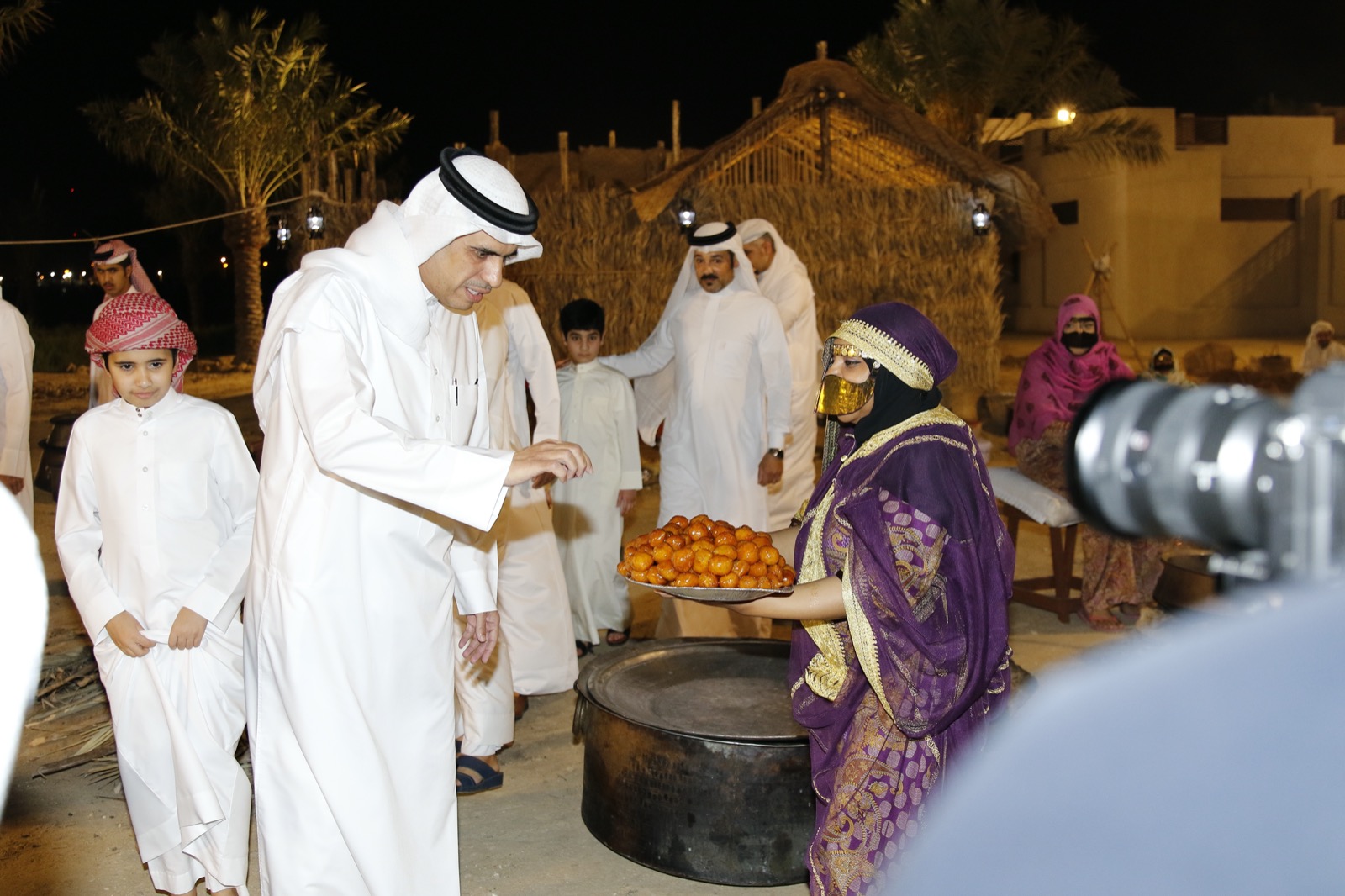 Information Minister visits Heritage Village | Bahrain News Agency