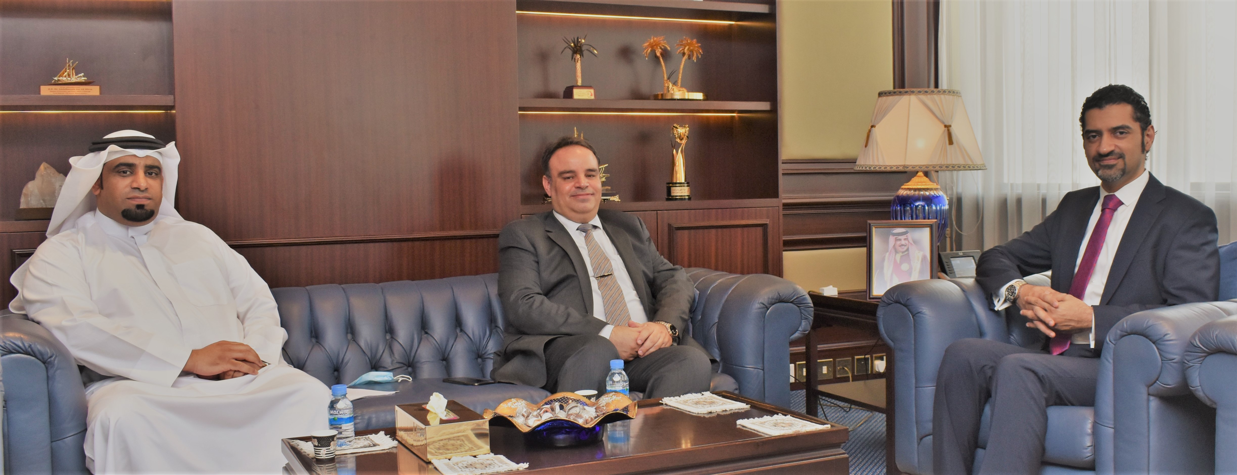 Electricity minister receives law makers | Bahrain News Agency