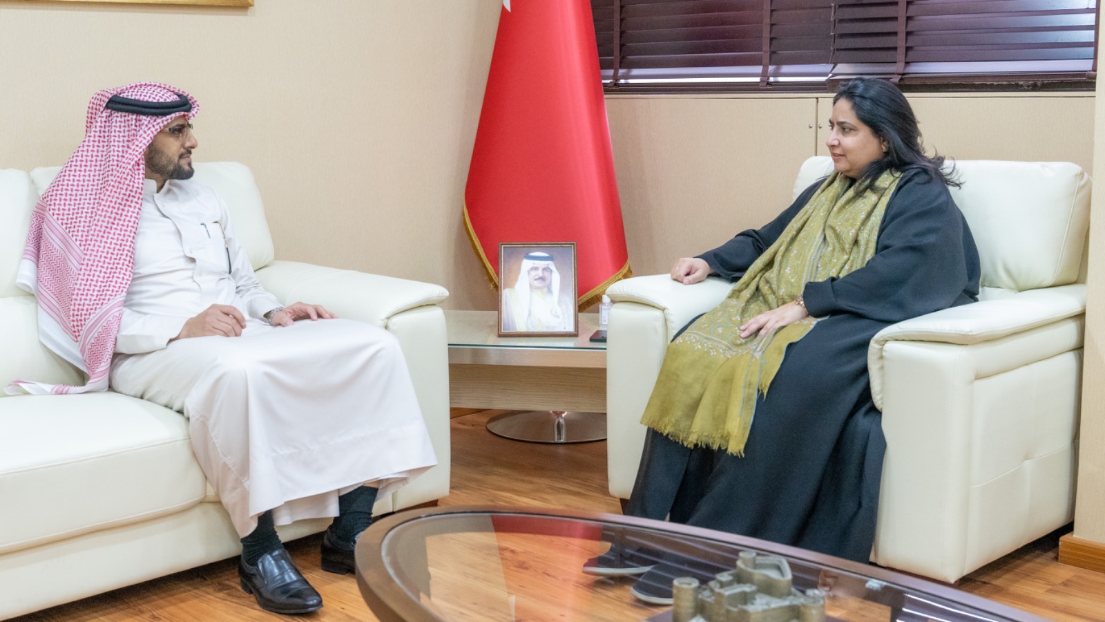 HEC Secretary General receives municipal councillor | Bahrain News Agency