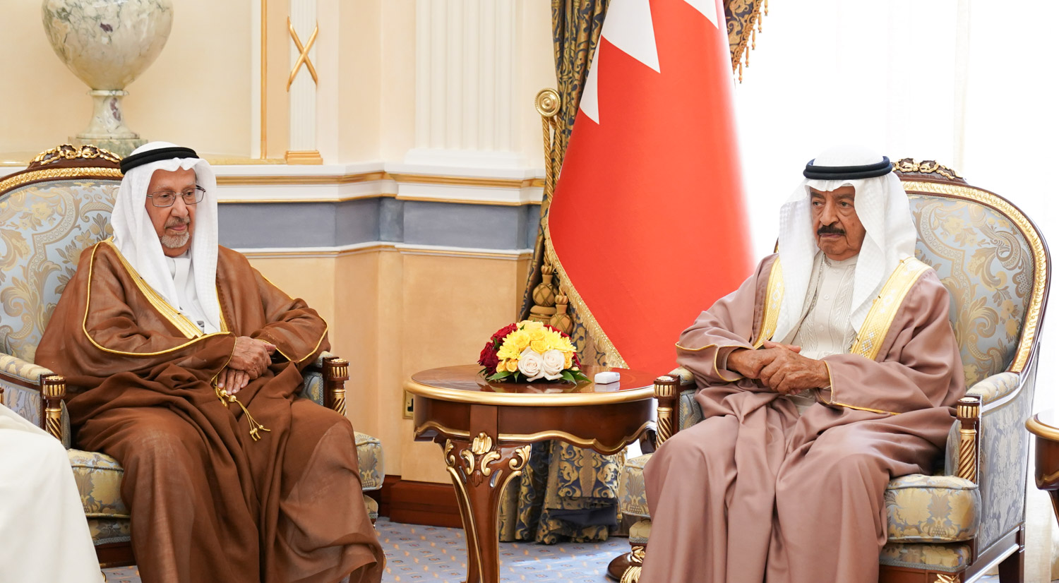 Prime Minister receives Royal Family members | Bahrain News Agency