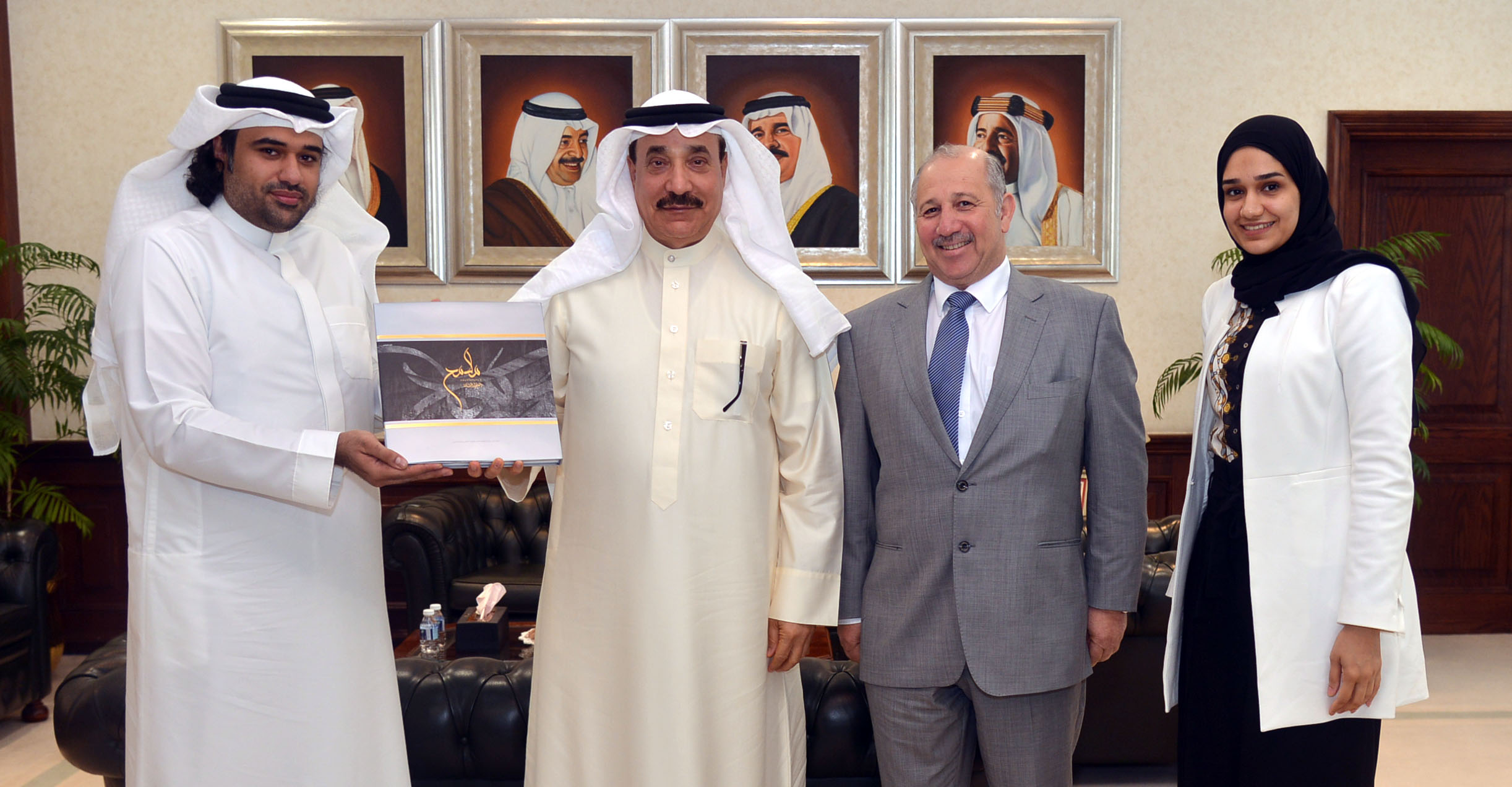 Labour Minister receives Manama Digital Museum Project’s work team ...