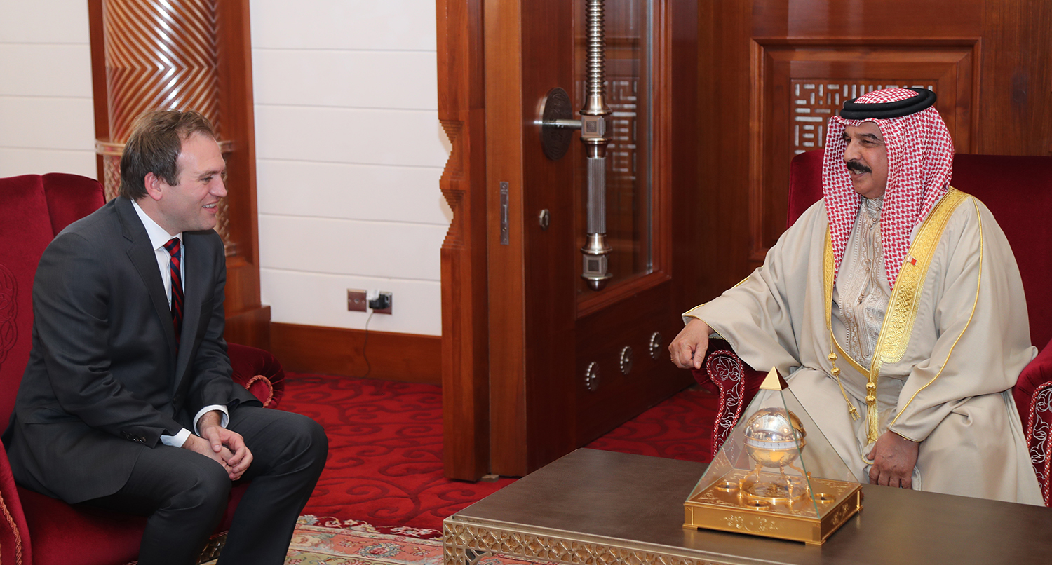 HM King receives Rev. Johnnie Moore | Bahrain News Agency