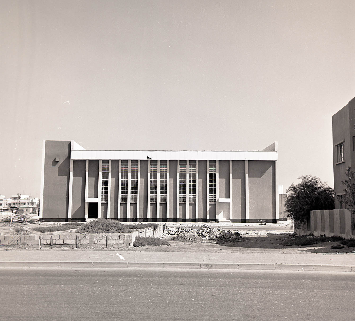 Alumni Club new, old premises, November 1976 | Bahrain News Agency