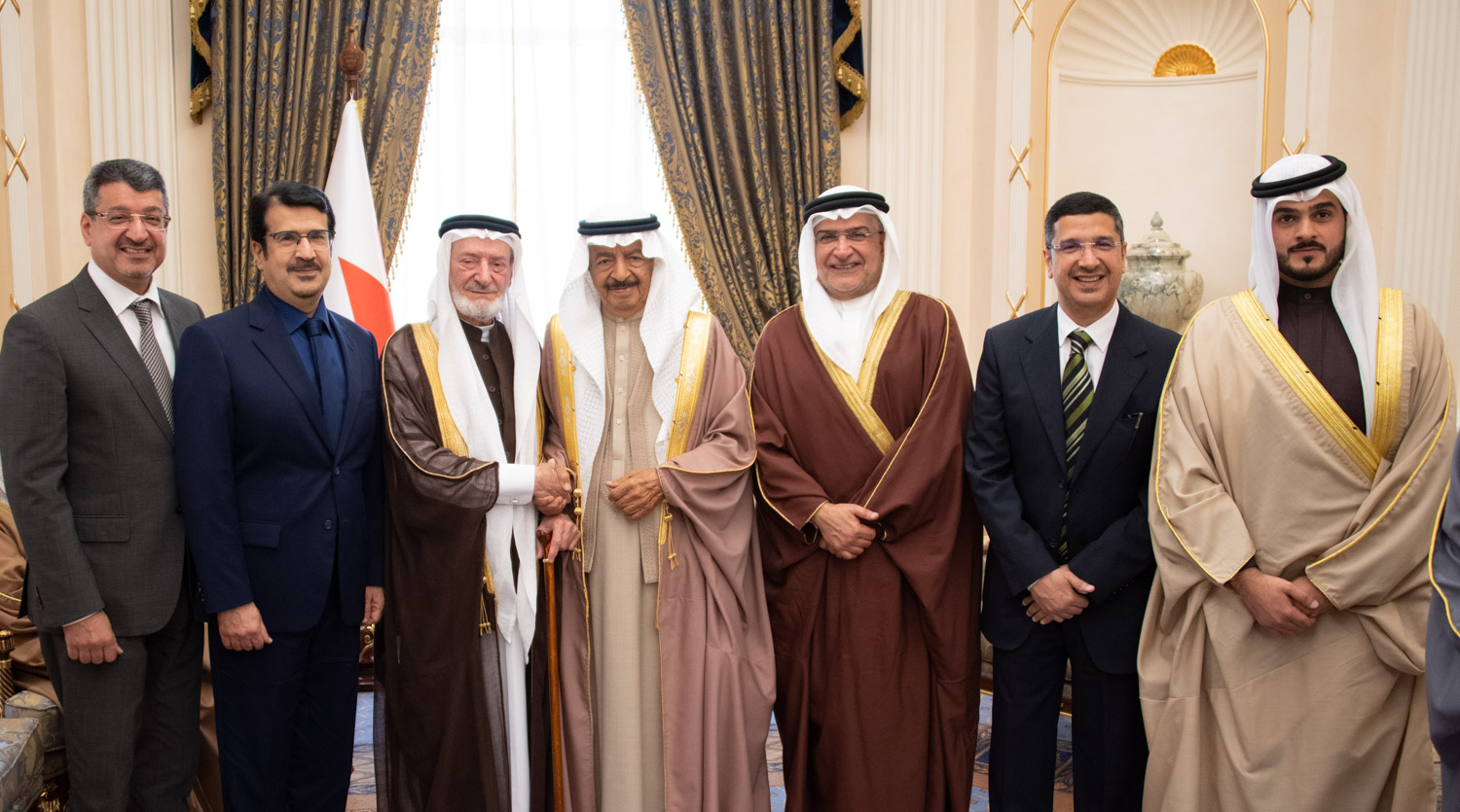 HRH Premier receives Royal Family members | Bahrain News Agency