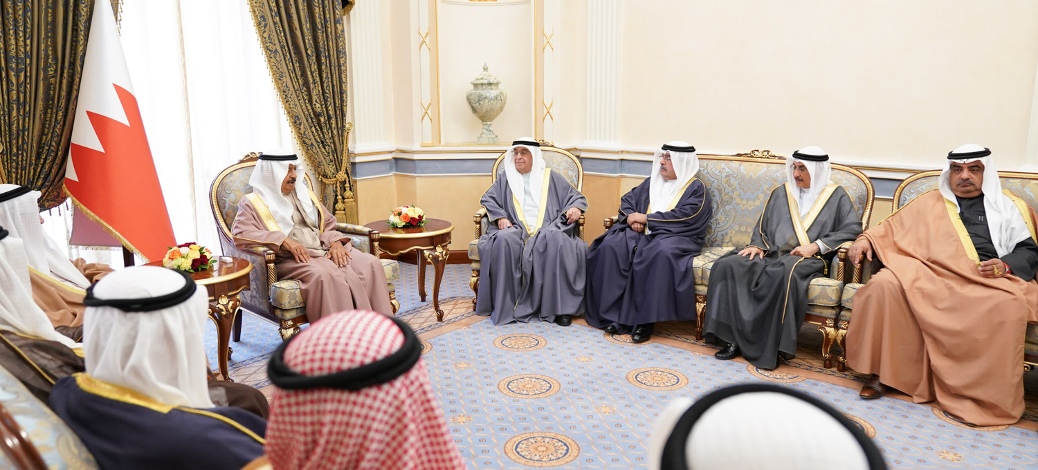 HRH Premier receives Royal Family members | Bahrain News Agency