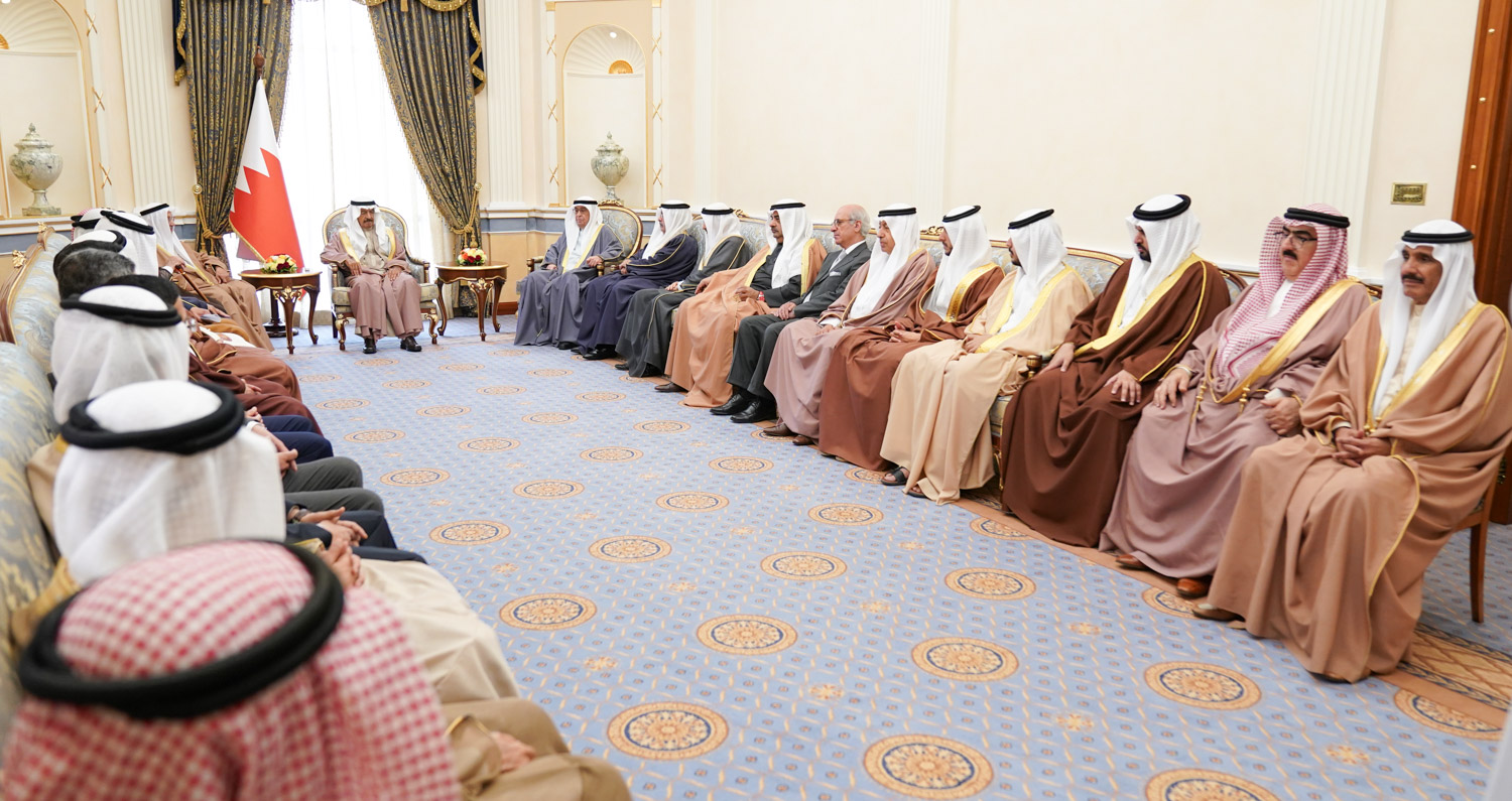 HRH Premier receives Royal Family members | Bahrain News Agency
