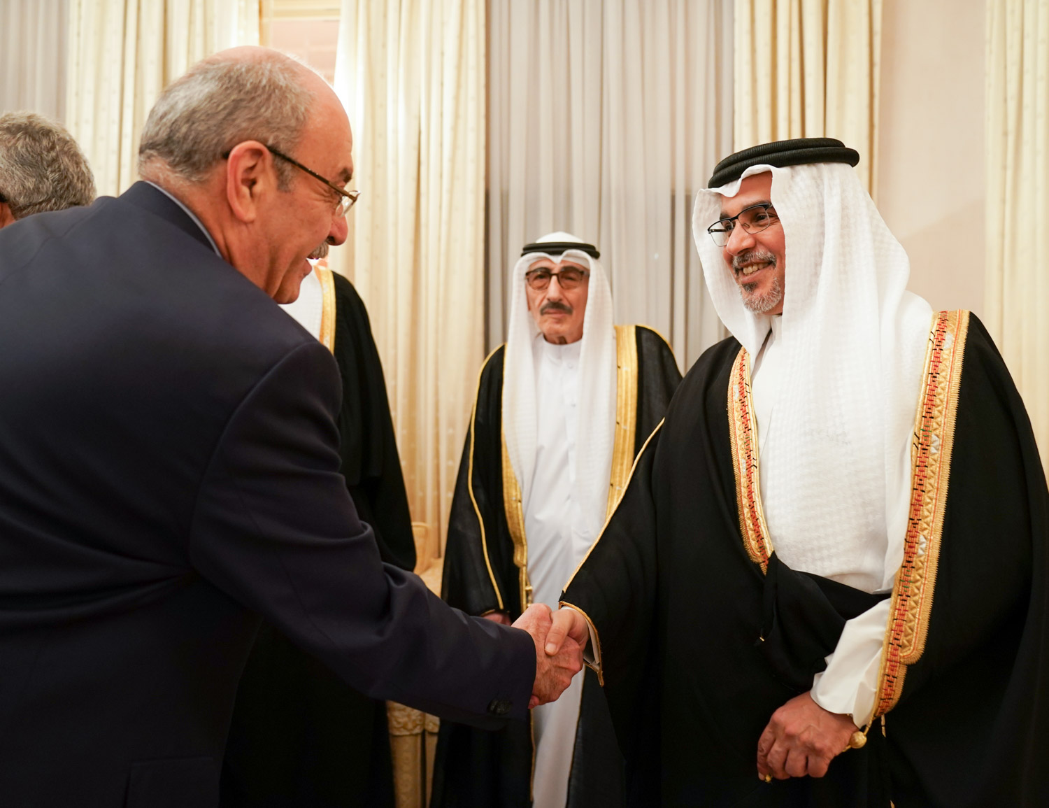 Deputy King visits Kanoo family majlis | Bahrain News Agency