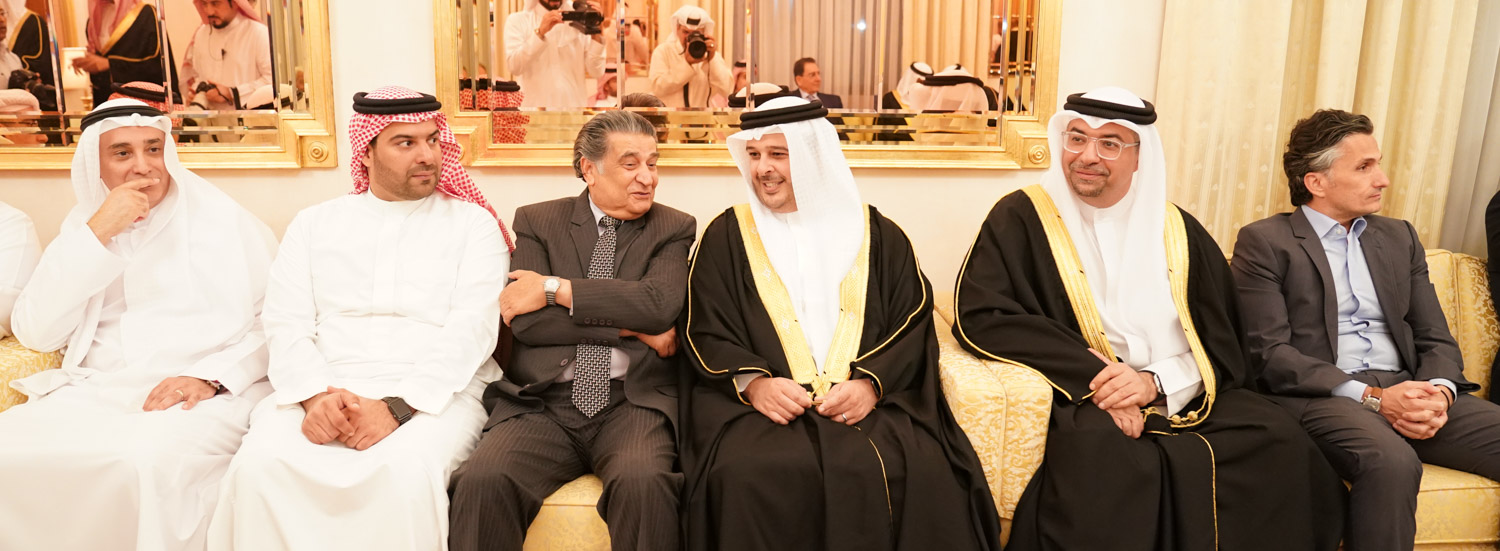 Deputy King visits Kanoo family majlis | Bahrain News Agency