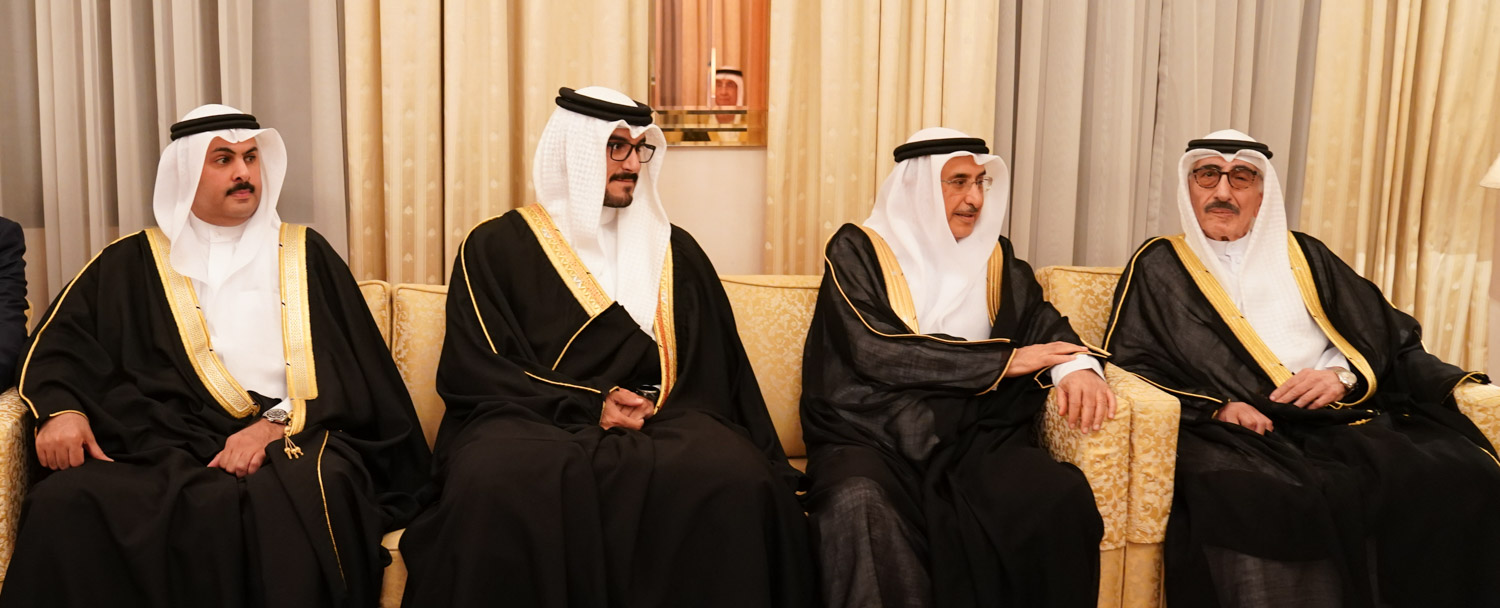 Deputy King visits Kanoo family majlis | Bahrain News Agency