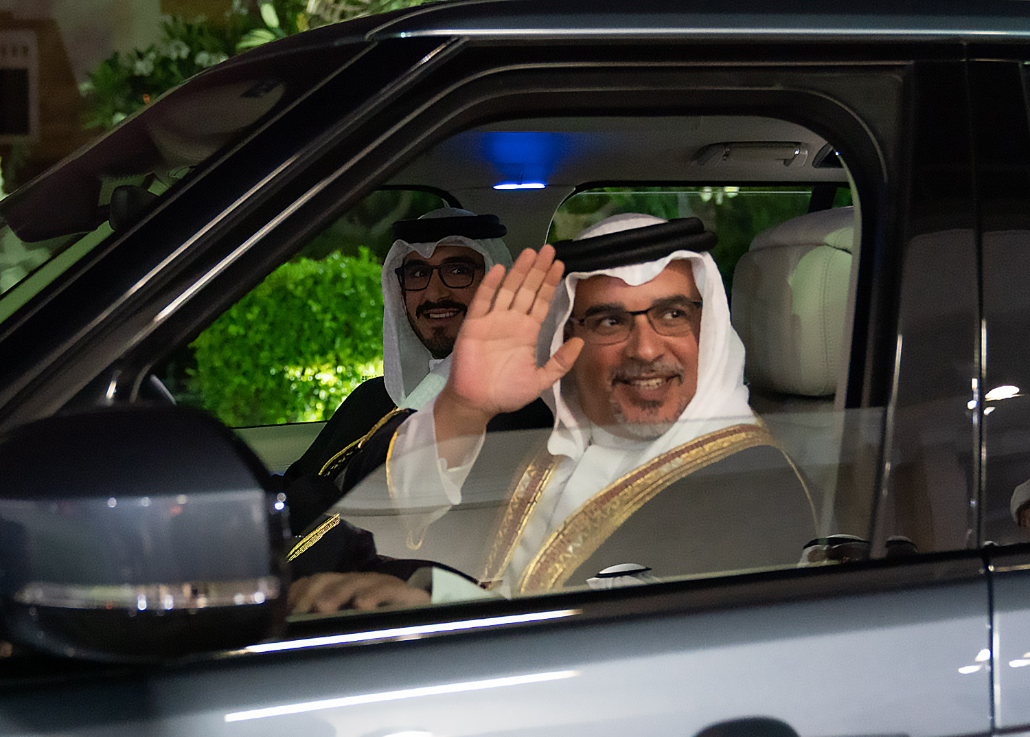 Deputy King visits Kanoo family majlis | Bahrain News Agency