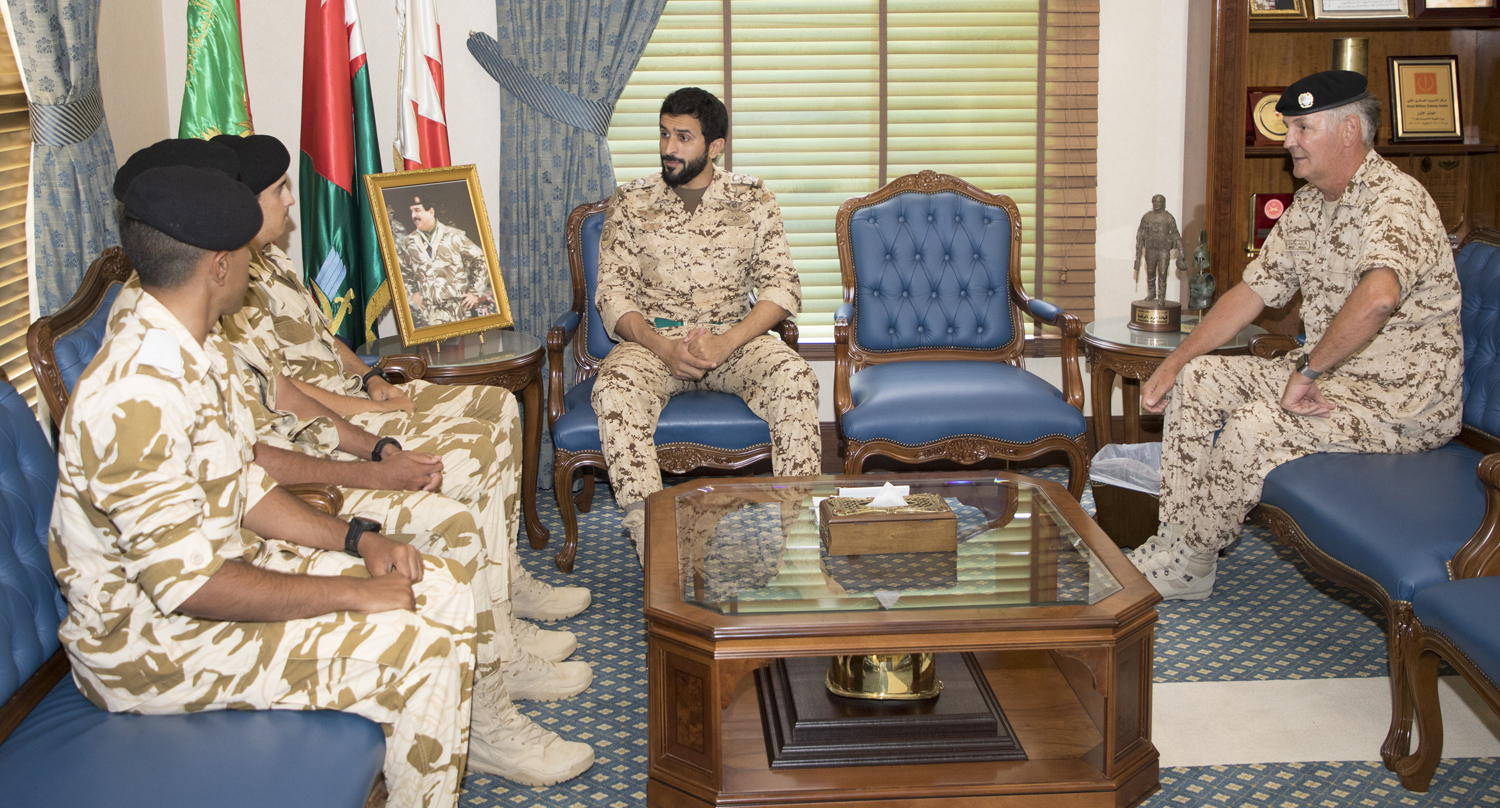 Royal Guard Commander receives officer candidates | Bahrain News Agency