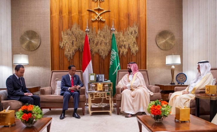 ولي العهد السعودي يبحث مع الرئيس الاندونيسي تطورات الأوضاع الإقليمية