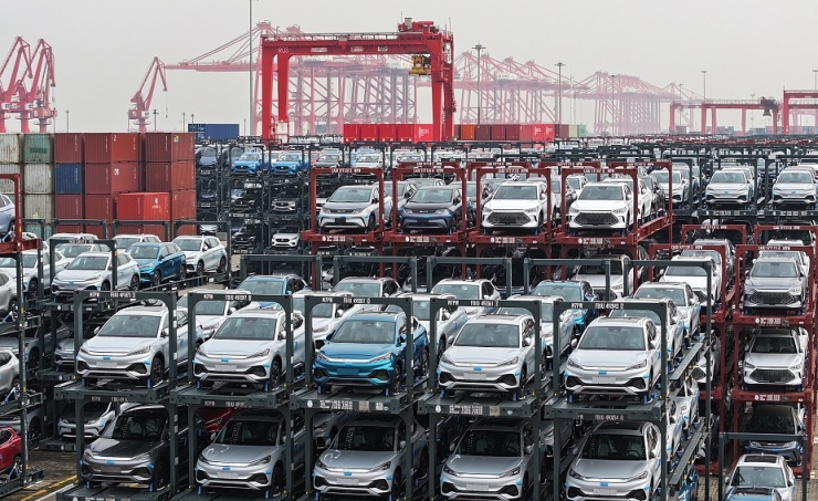 China's auto exports soar 30.5 % in January-February