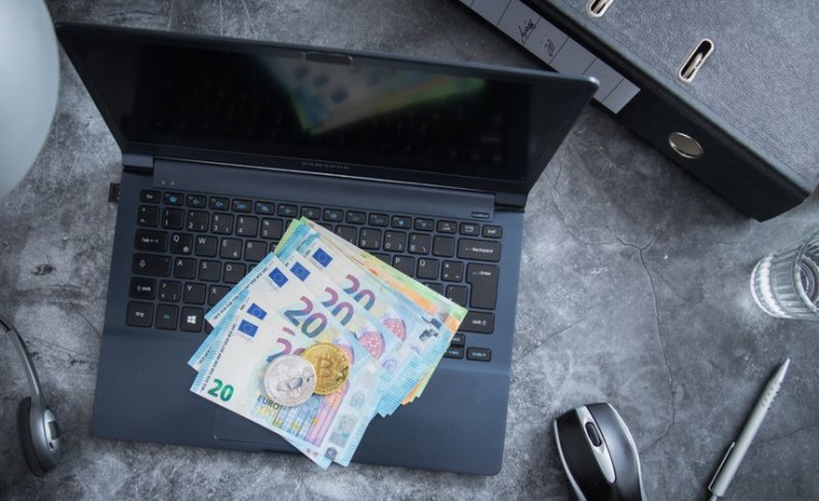 German consumers hoarding billions in bank accounts