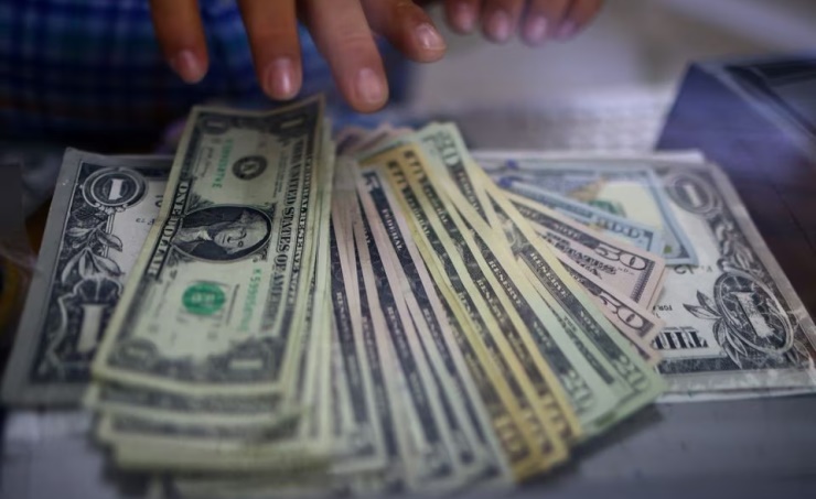 US dollar dips as China deflation pulls investors into risk assets