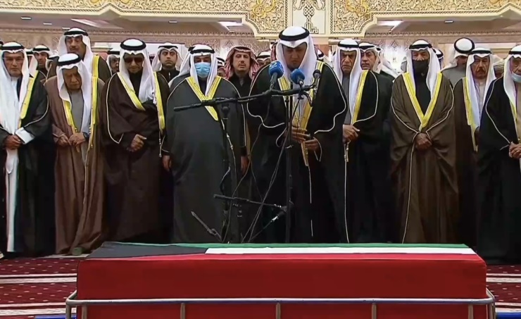 Kuwait Amir perform prayer on the late Amir Shaikh Nawaf Al Ahmad Al ...