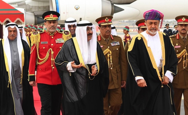 Amir of Kuwait, Sultan of Oman hold talks