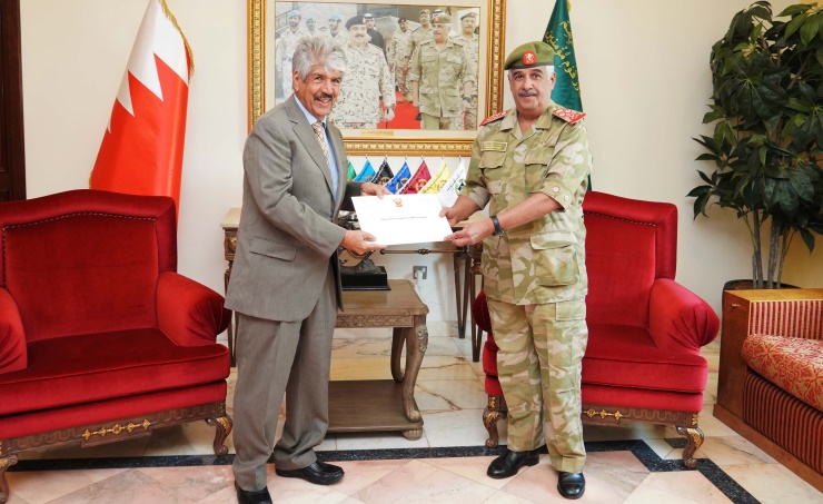 National Guard President presents donation to RHF
