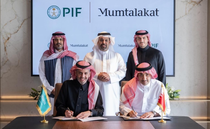 Mumtalakat, Saudi PIF sign MoU to promote cooperation in strategic sectors