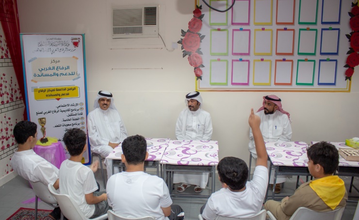Education Minister visits West Riffa Primary Boys' School