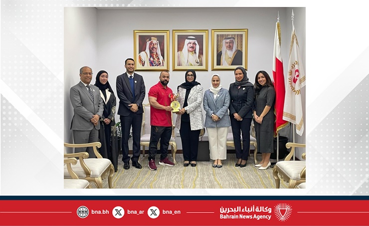 Health minister receives Hadi Hashem, commends Arab bodybuilding ...
