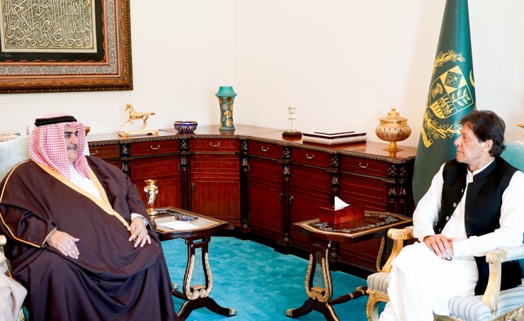 Foreign minister meets Pakistani PM