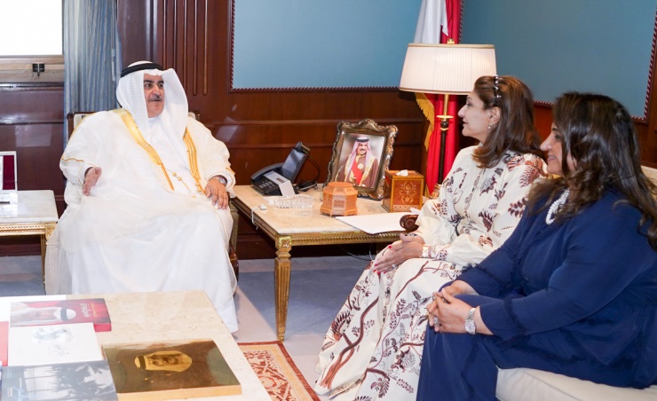 Foreign Minister receives BPW Bahrain President