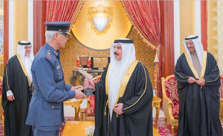 جلالة الملك المعظم القائد الأعلى للقوات المسلحة يستقبل القائد العام