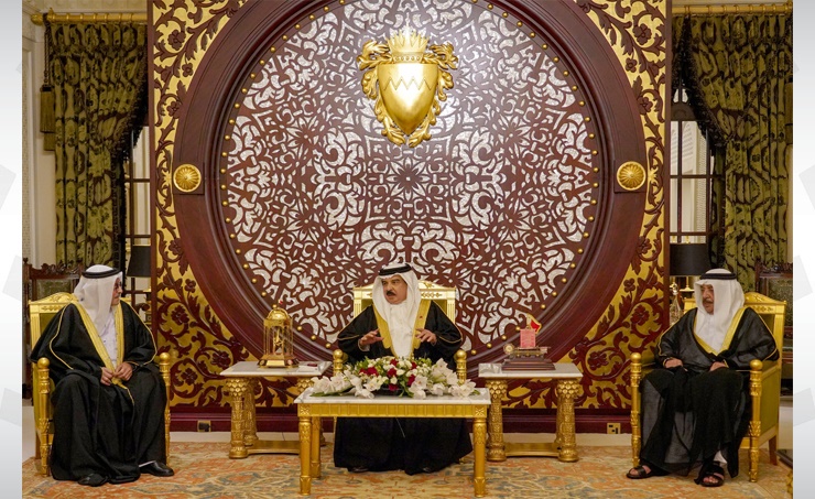 HM King receives late Shaikh Khalid bin Abdulaziz Al Khalifa’s family