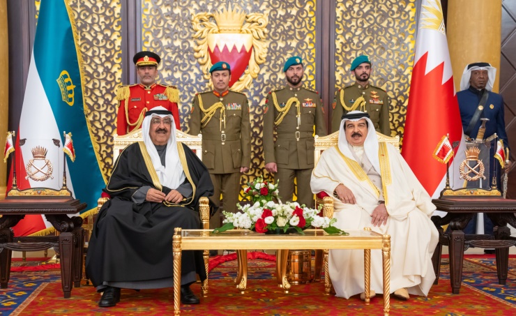 HM King holds official talks with HH Amir of Kuwait
