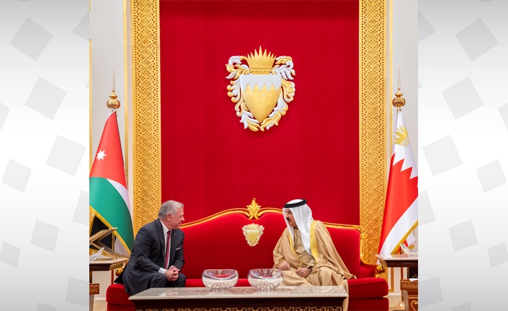 HM King welcomes Jordanian Monarch on arrival in Bahrain