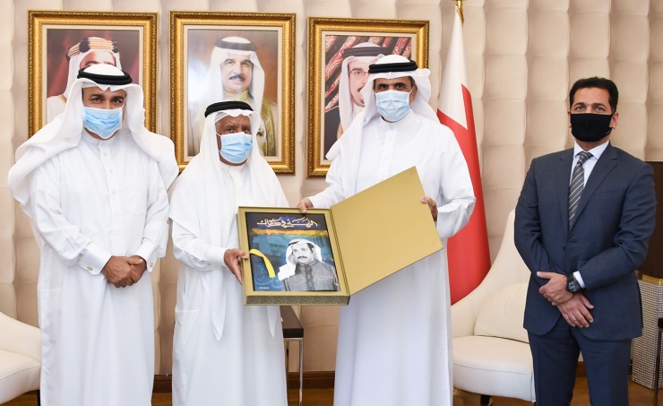 Information Minister receives copy of book on life of late Shaikh Isa ...