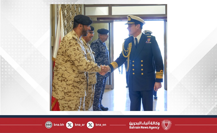 Commander-in-Chief receives Royal Navy Fleet Commander