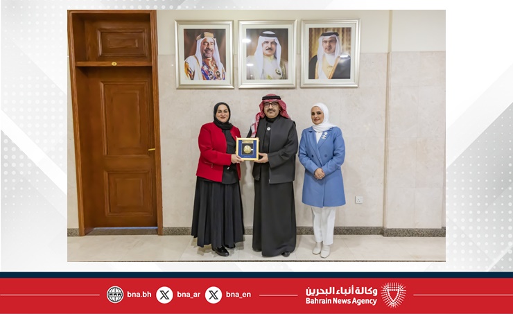 Education Minister receives AOU President