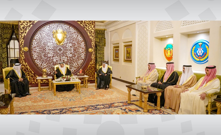HM King receives late Shaikh Khalid bin Abdulaziz Al Khalifa’s family