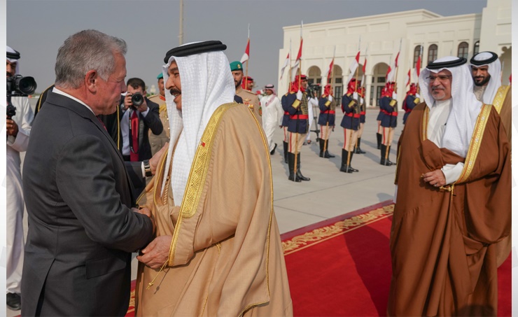 HM King welcomes Jordanian Monarch on arrival in Bahrain