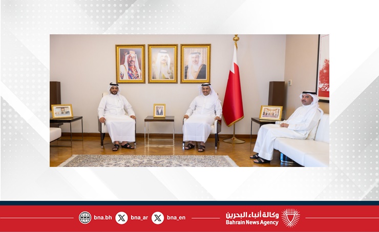Information Minister receives Bahraini Ambassador to Qatar